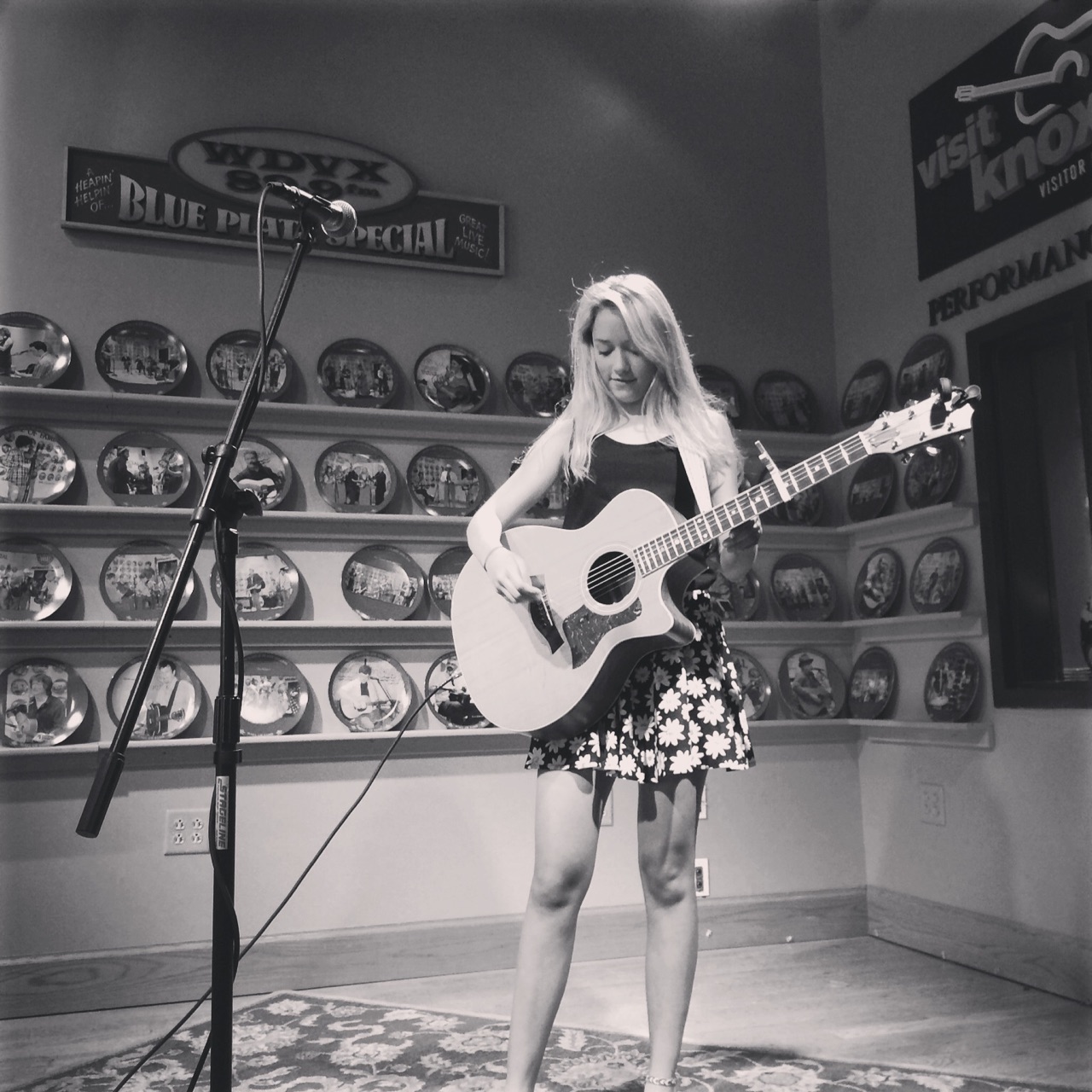 'Voice' contestant Emily Ann Roberts grateful for community, school ...