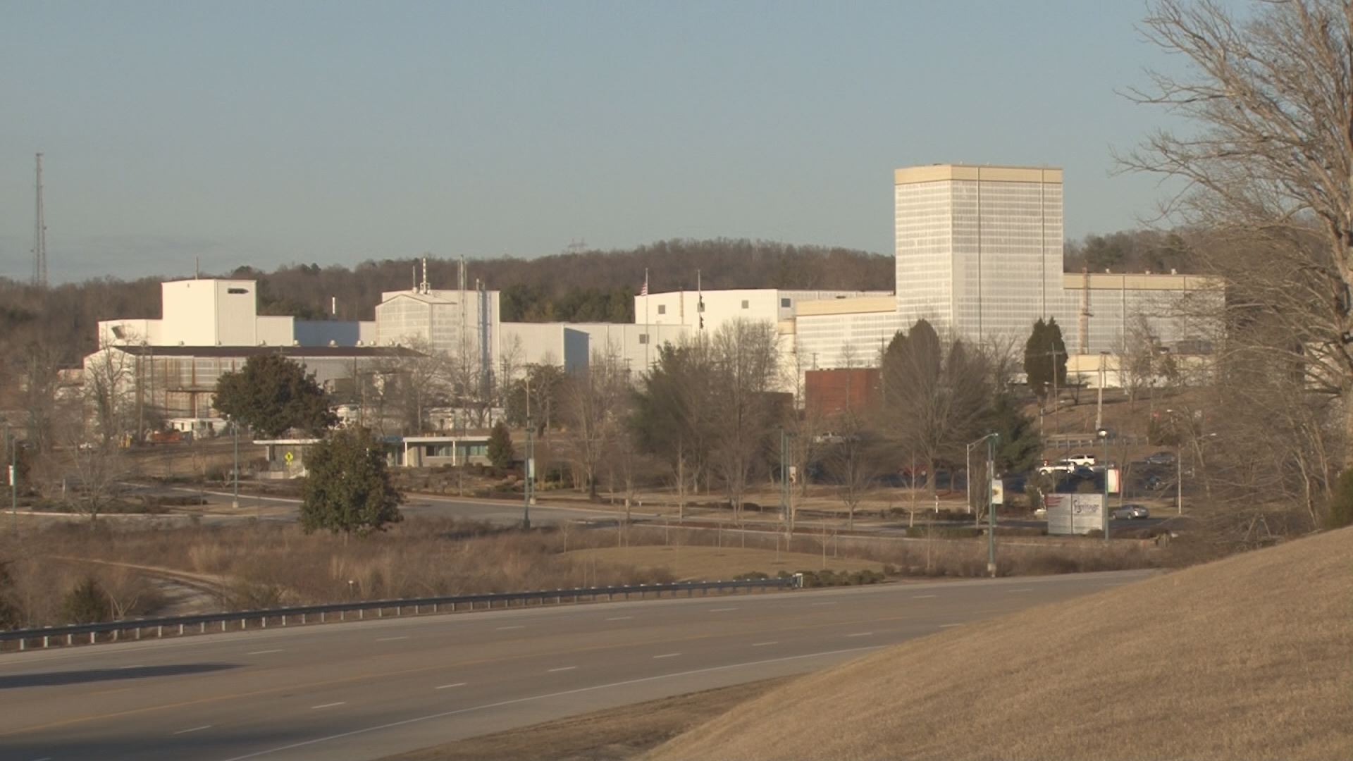 Manhunt forces Oak Ridge facility to 'shelter in place' | wbir.com