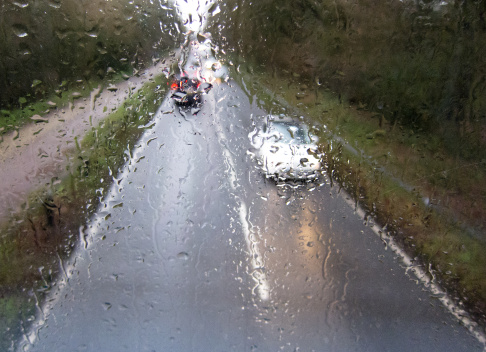 How to drive in the rain: 4 wet weather safety tips from AAA | wbir.com
