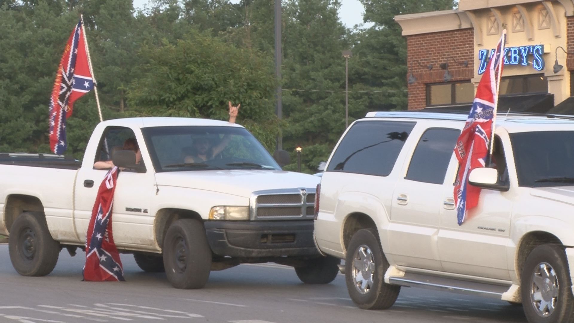 Confederate flag rally staged in Crossville | wbir.com