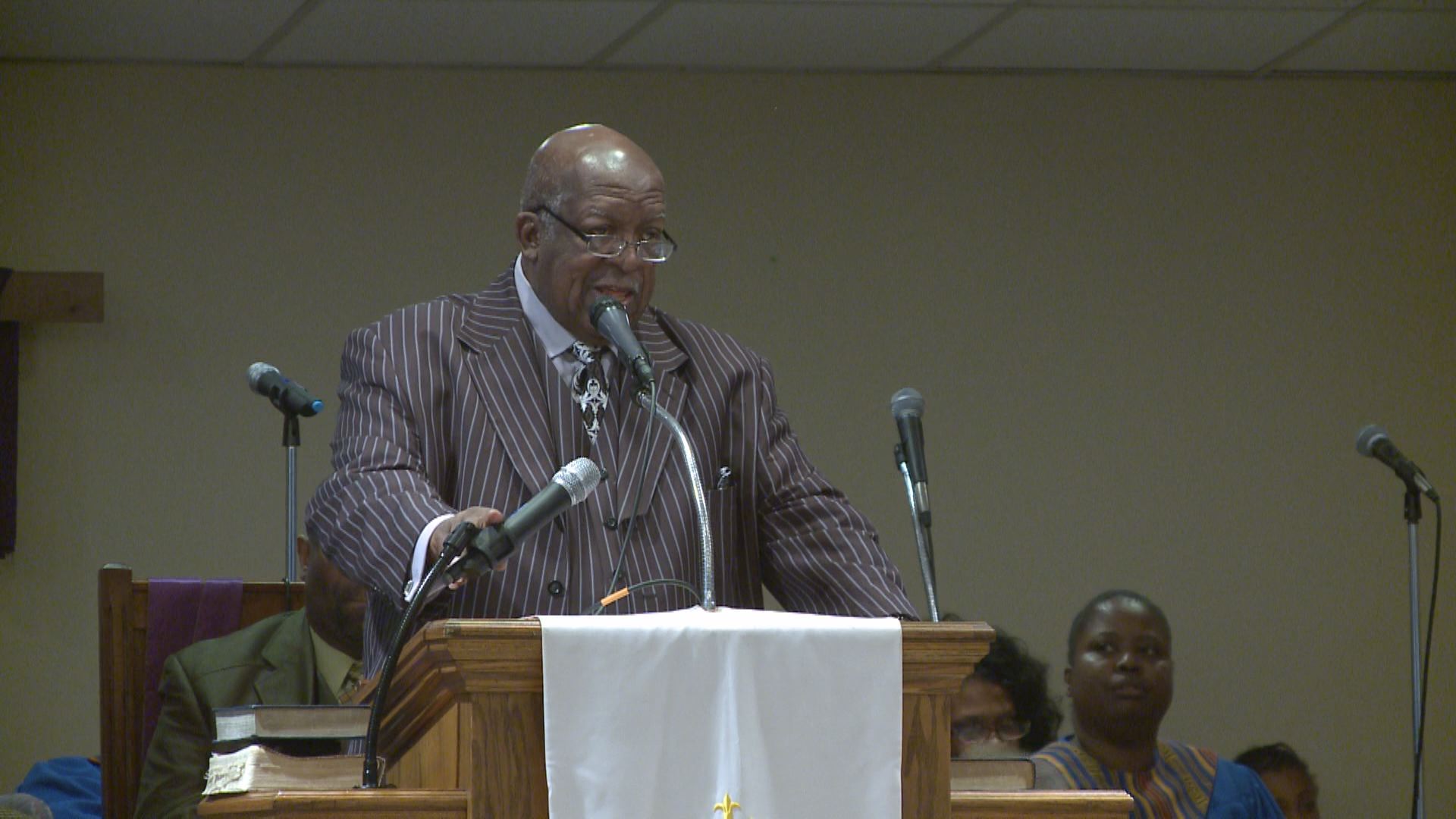 Civil rights leader, longtime pastor retires from East TN church | wbir.com