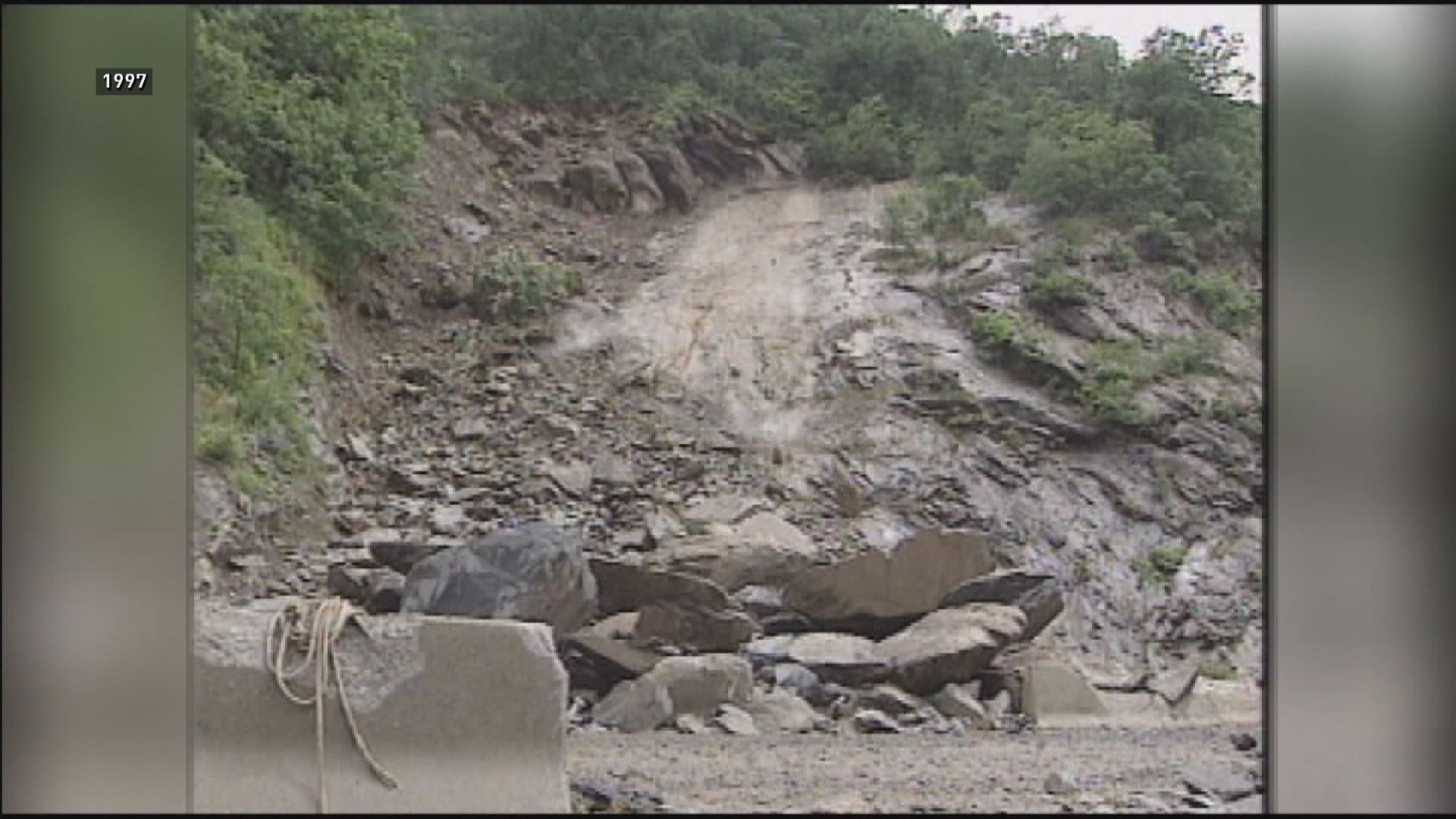 Falling rock: I-40 rockslide remedy means summer snarls | wbir.com