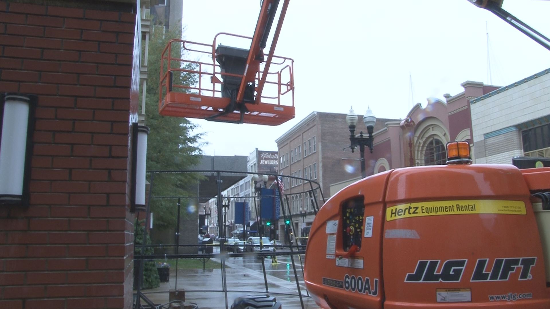 A sure holiday sign: Work starts on Market Square rink | wbir.com