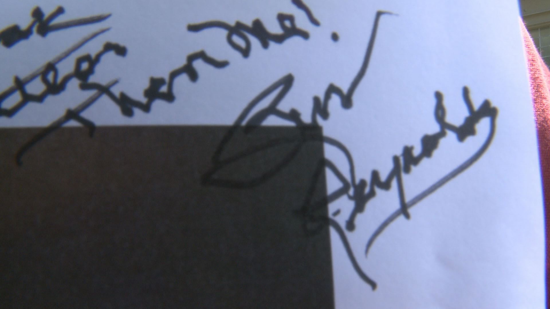Knoxville fan gets fun autograph from Burt Reynolds | wbir.com