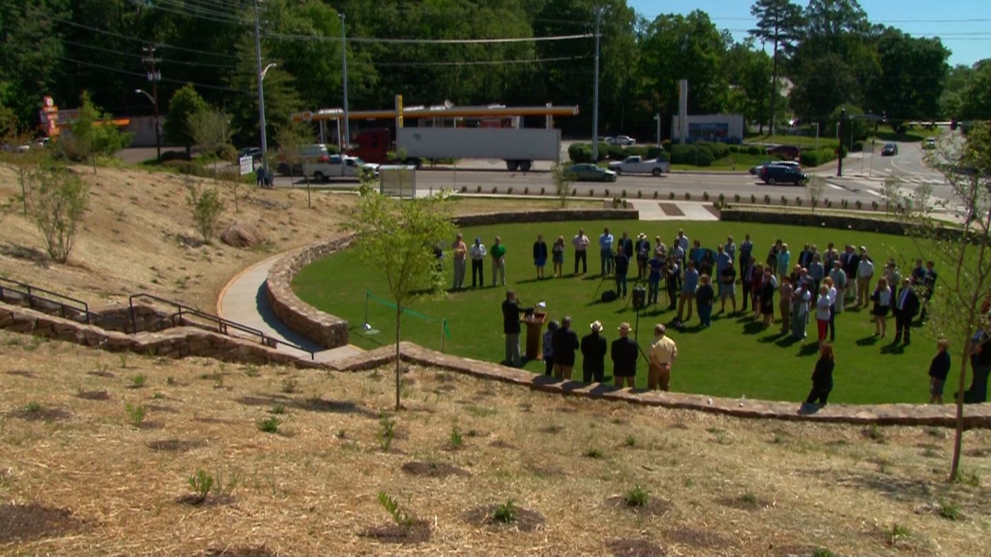 Fort Dickerson Gateway off Chapman Highway officially opens | wbir.com
