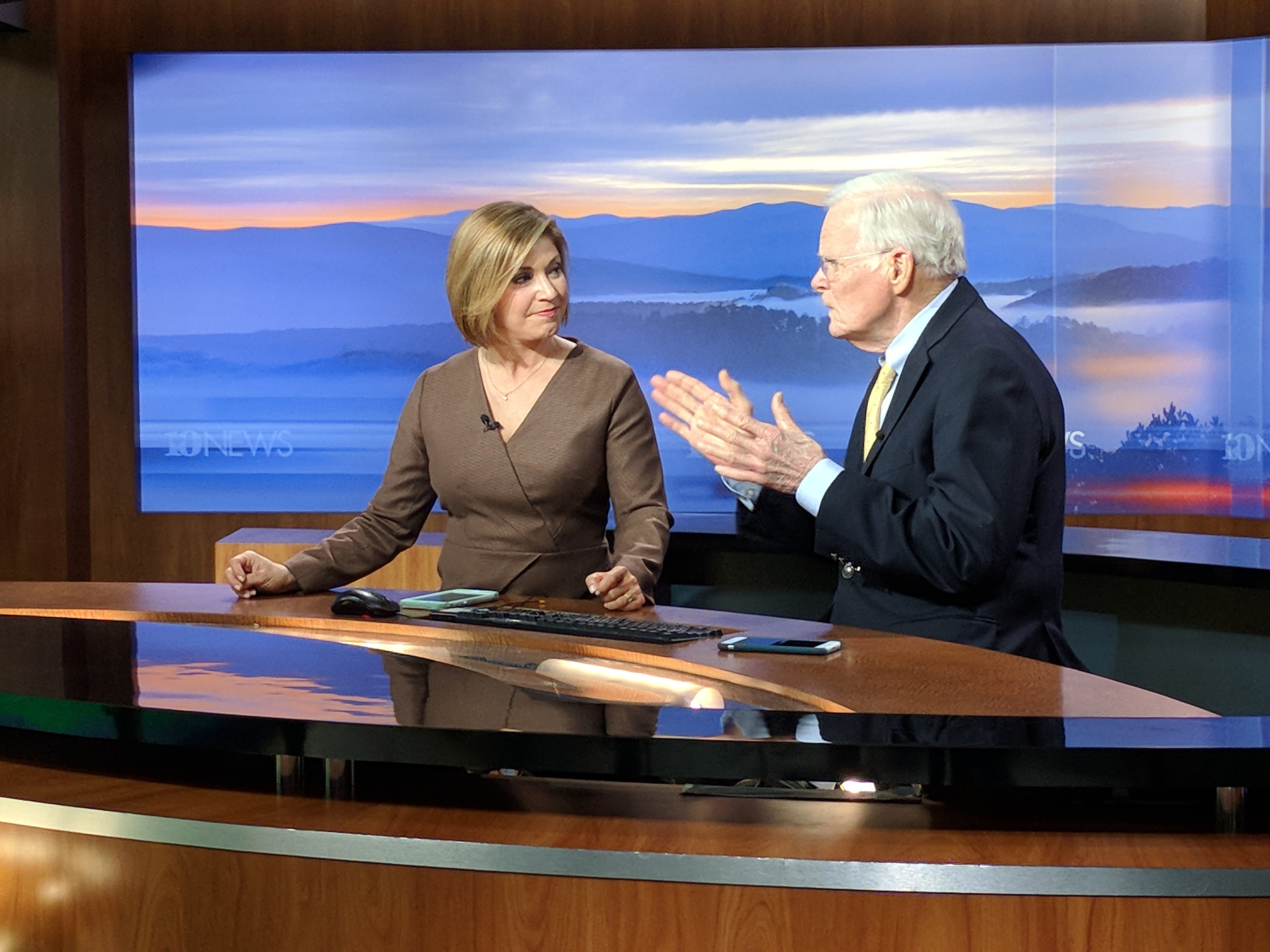 #10Chat: Bill Williams returns to the anchor desk to talk politics ...